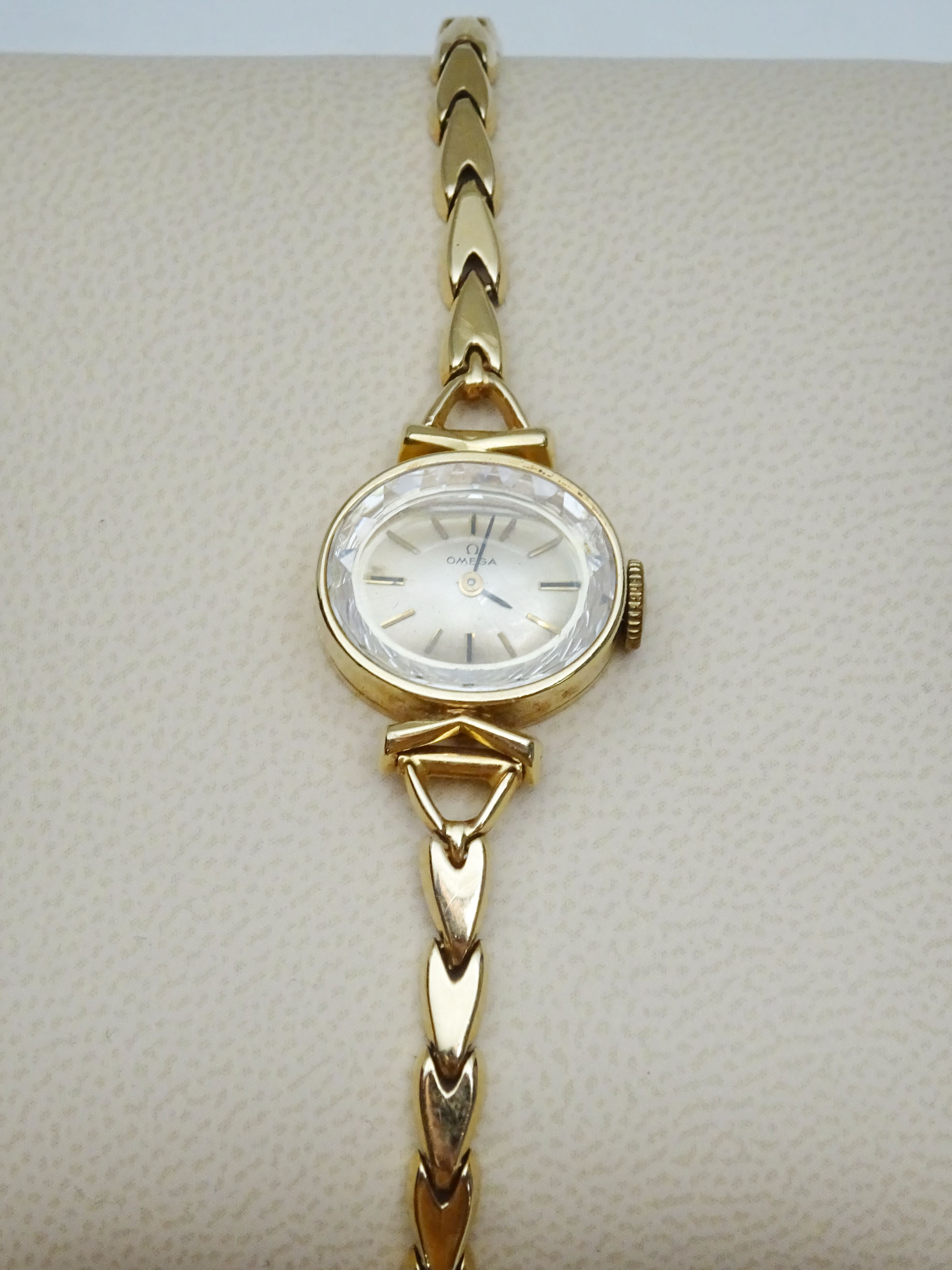 Estate Ladies Omega Side Oval Watch 14k Yellow Gold – Jewelry & Coin Mart